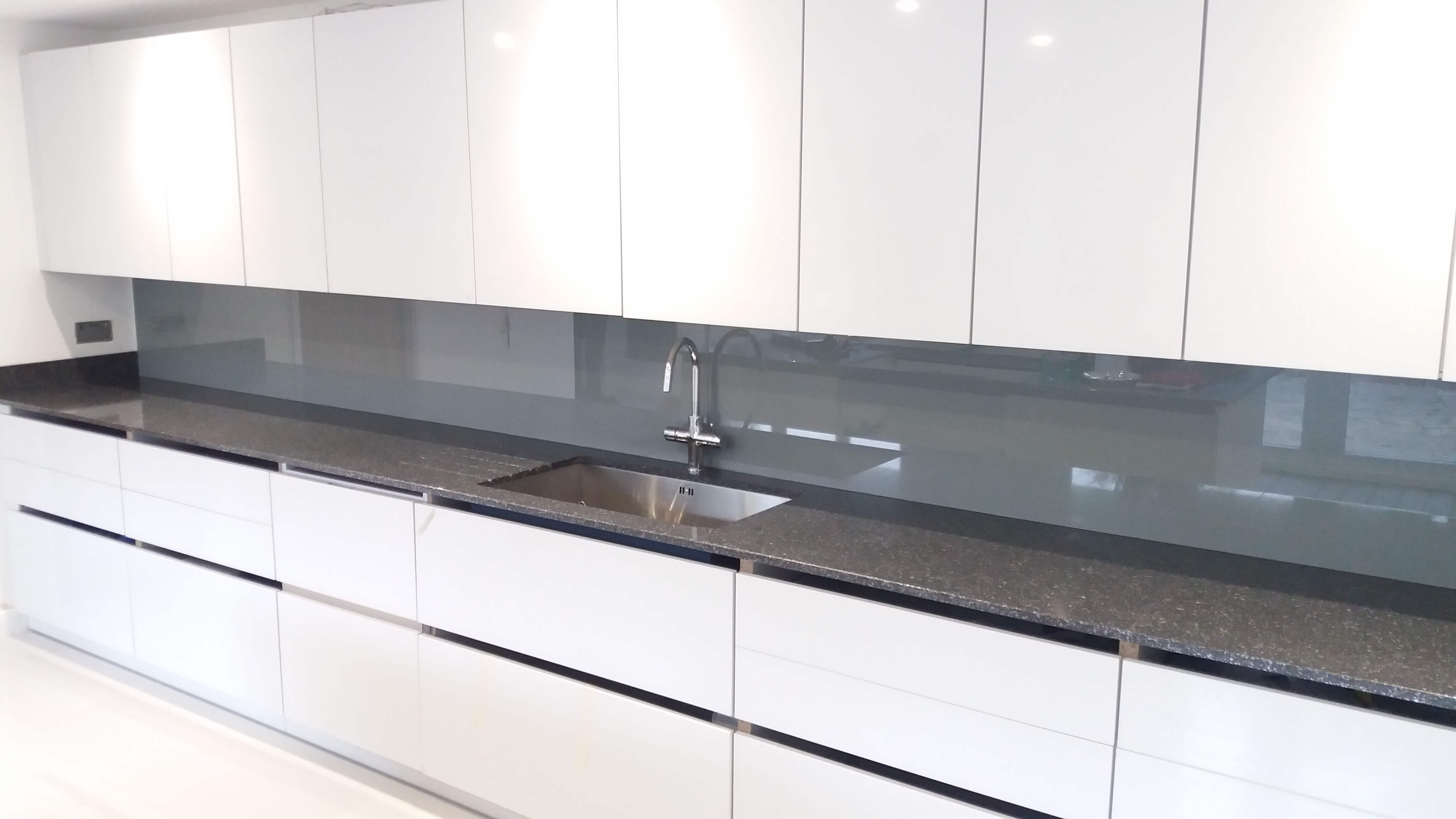 Glass Republic - Create A Unique Painted Glass Splashback